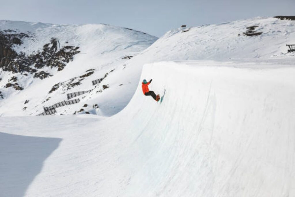 Know The Complete Guide About Halfpipe Snowboarding | Snowbomb